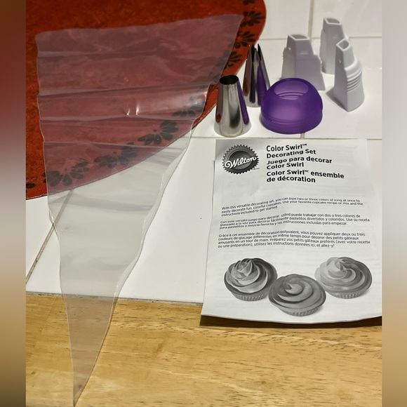 Wilton | Kitchen | Wilton Color Swirl Decorating Set | Poshmark